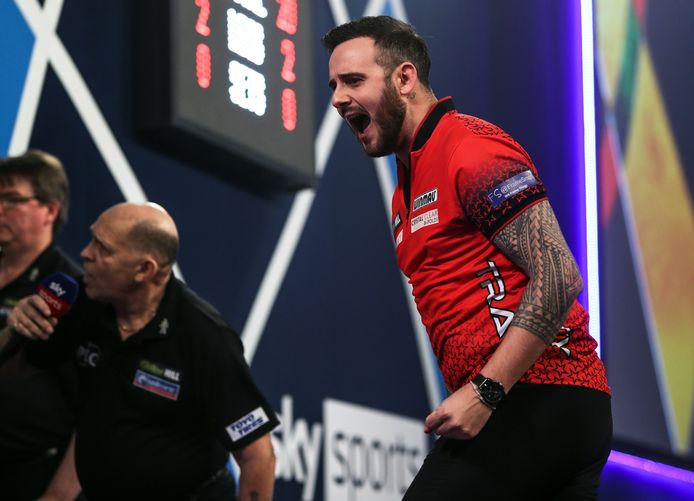 Joe Cullen plaatst zich met de hakken over de sloot voor derde WK-ronde ...