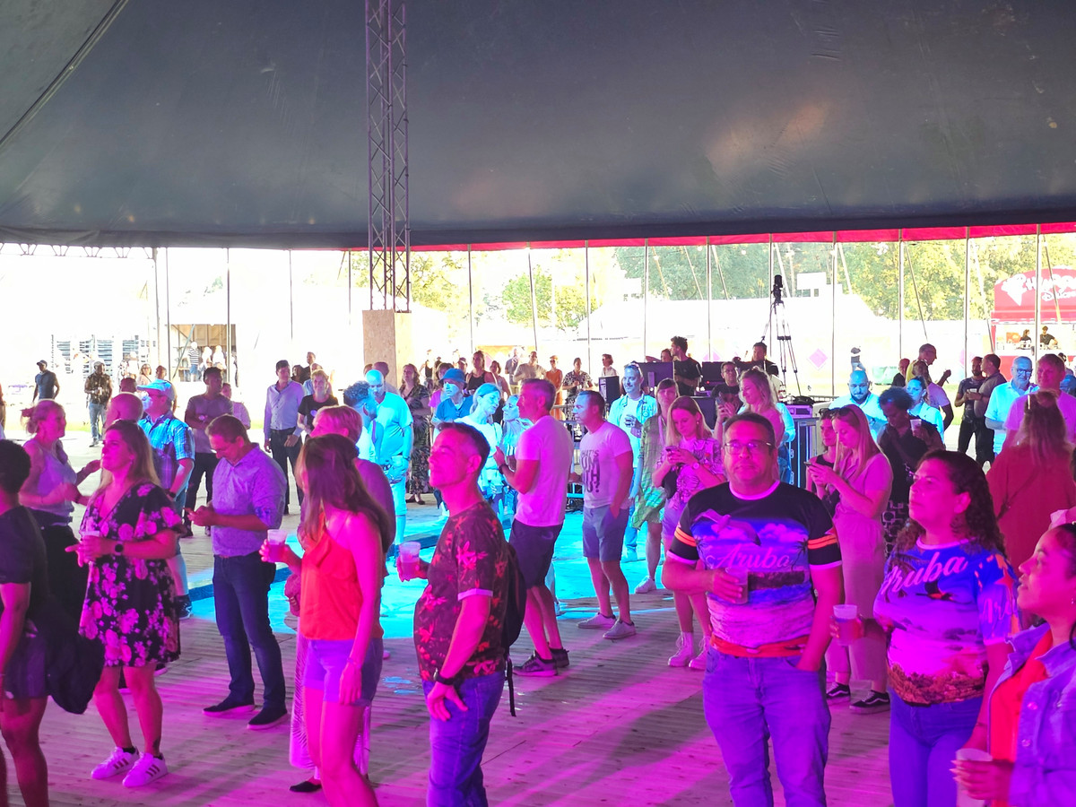 IN BEELD. 40ste Antilliaanse Feesten gestart onder stralende zomerzon ...