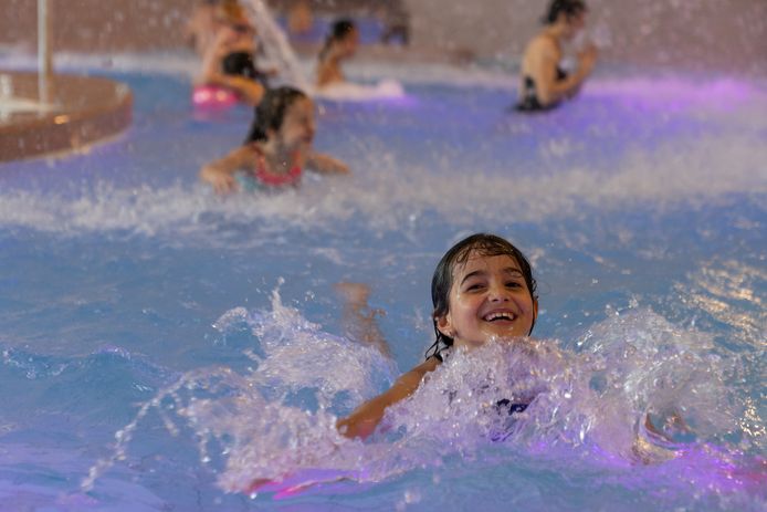 "Dit is wat Deurne nodig had": eerste enthousiaste zwemmers ontdekken ...