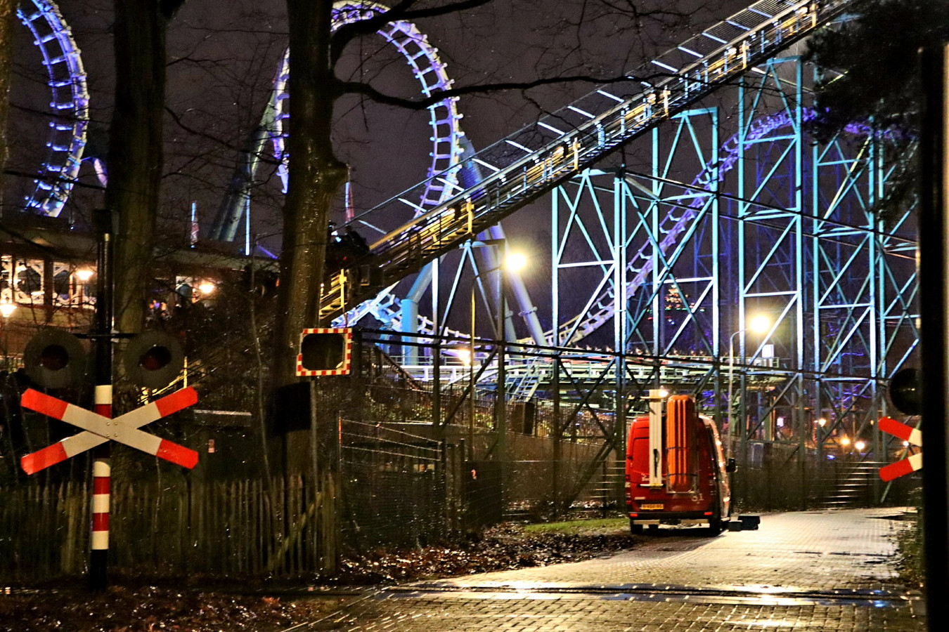 Achtbaan Python krijgt vlak voor helling storing: meerdere bezoekers ...