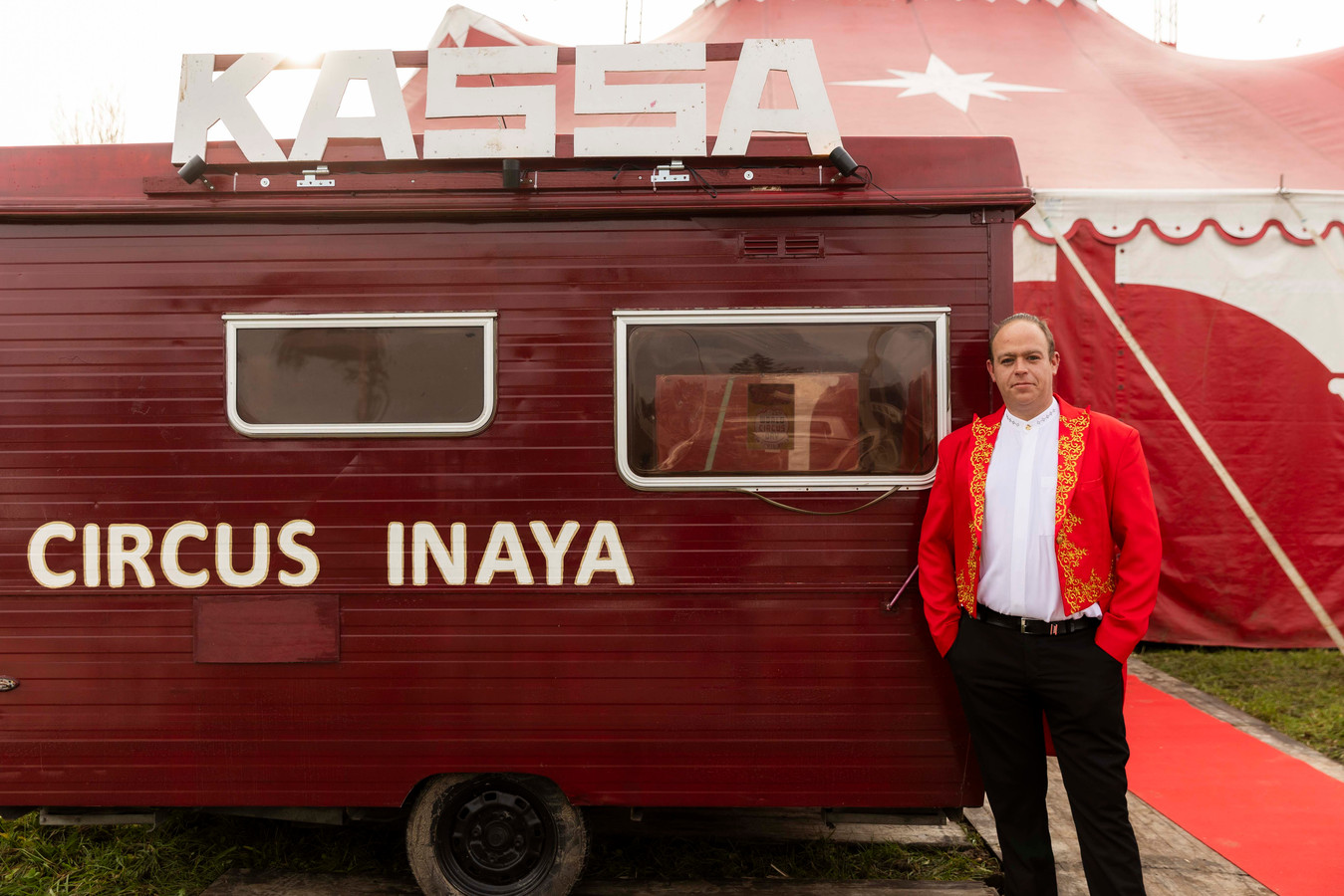 Halenaar Dimitri (37) ruilde horeca in voor circuswereld: “Ook mijn ...