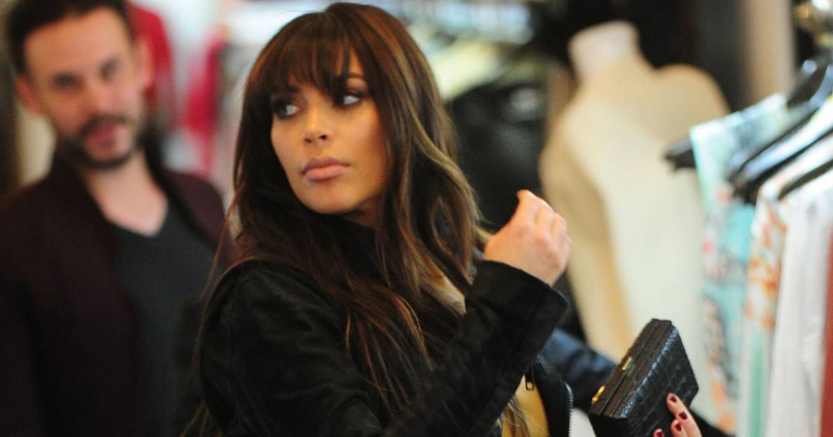 Kim deelt weer foto's van slank lichaam en billen | Sterren | AD.nl