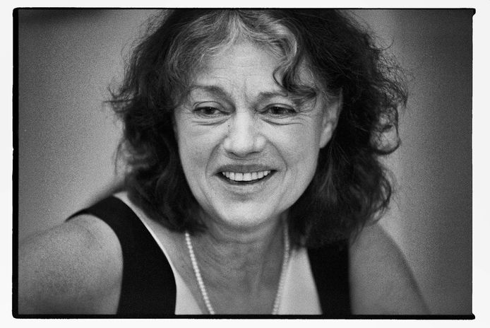 Zelfs de koning vond haar een pionier: Gents theatericoon Eva Bal (82 ...