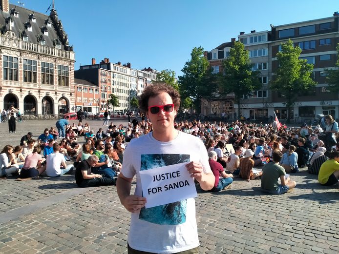 Studenten protesteren opnieuw tegen arrest in zaak Reuzegom: “Rijk? Wit ...