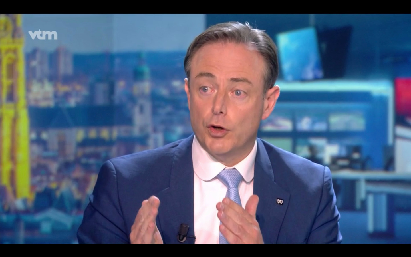 LIVESTREAM. Volg hier het VTM Nieuws met studiogast Bart De Wever ... LIVESTREAM. Volg hier het VTM Nieuws met studiogast Bart De Wever ...