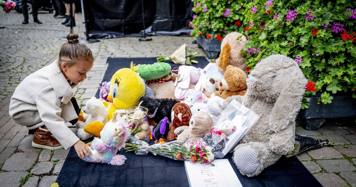 Zwaargewond pleegmeisje zou worden overgeplaatst, maar bleef op het laatste moment bij John en ...