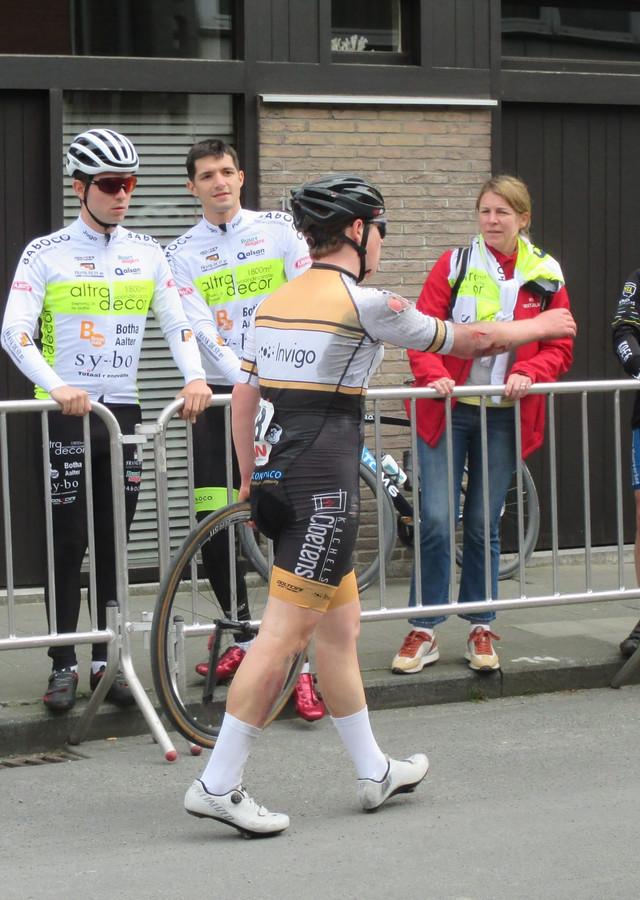 Spitsvondige wielrenner Tuur (16) is ook zonder fiets het peloton te ...