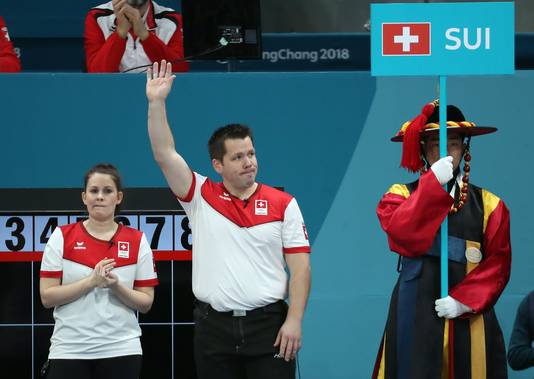 De Spelen zijn begonnen, met gemengd dubbel curling welteverstaan ...