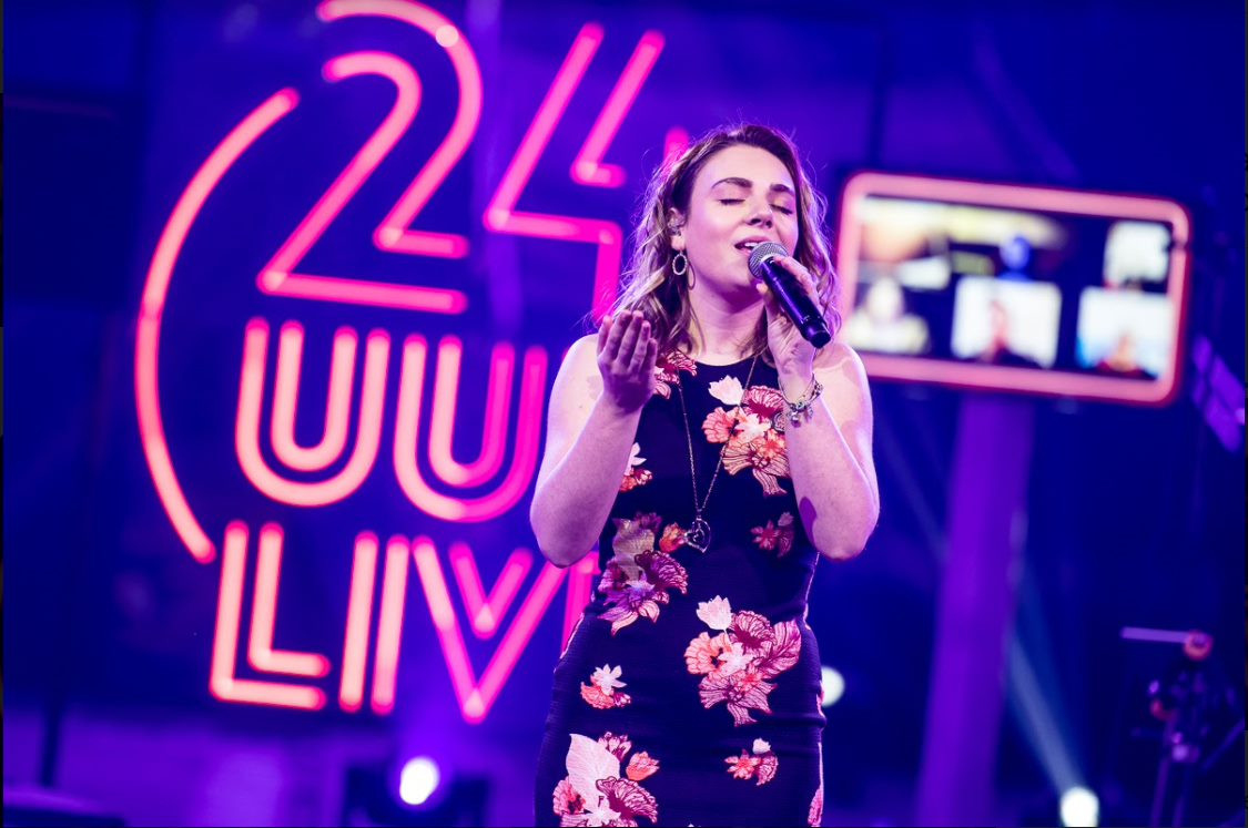 ‘Jodelmeisje’ Laura Omloop maakt comeback na emotioneel moeilijke ...