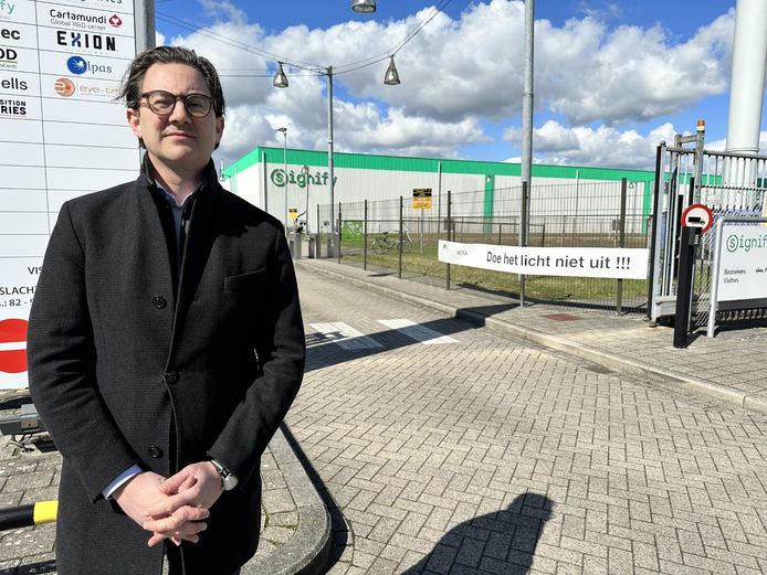 Waarom Signify Turnhout geen toekomst heeft: “Een beenhouwer vraag je ...