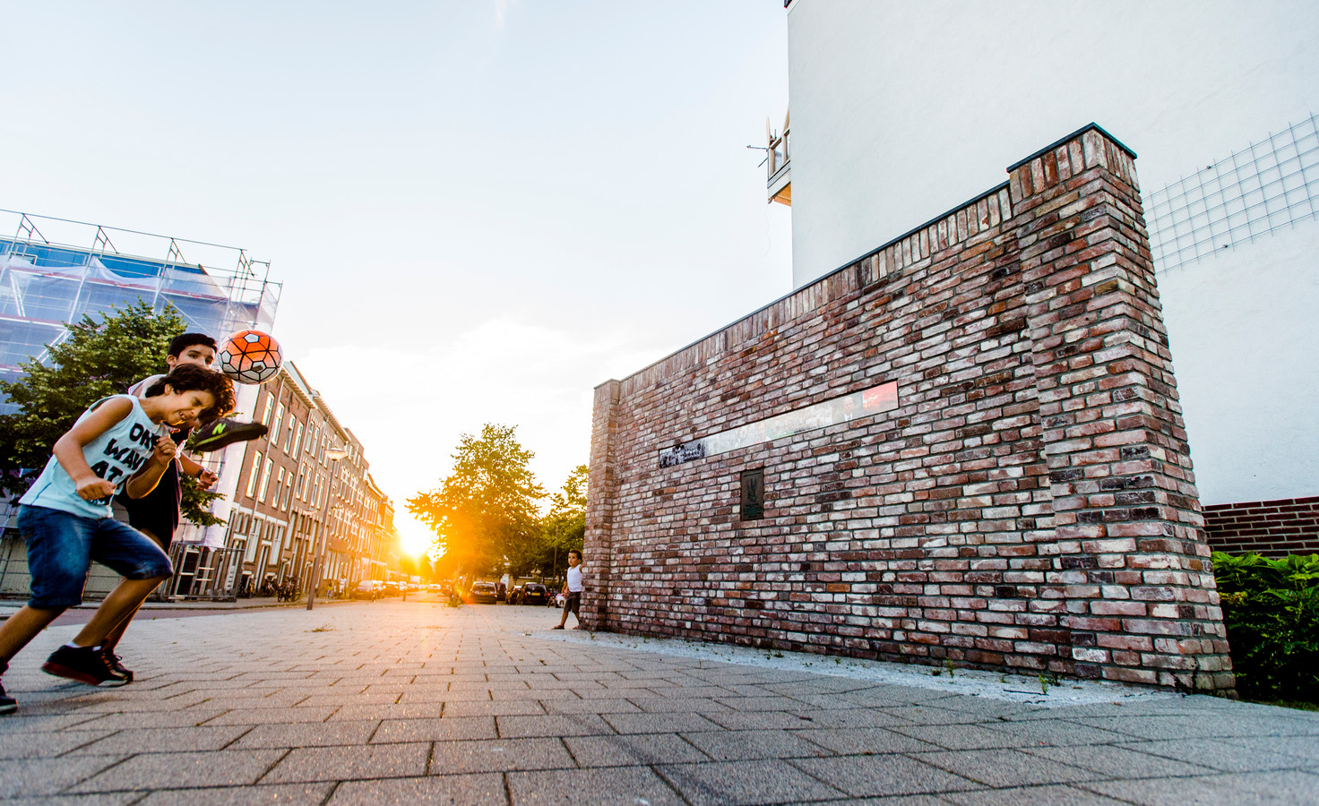 Als oer-Feyenoorder Wim Jansen zijn auto parkeert, doet hij dat het ...