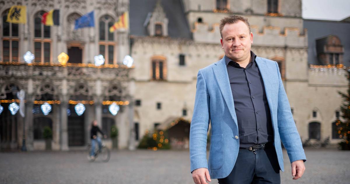 “Papa, jij werkt nu in een kasteel!”: gemeenteraad stelt nieuwe ...