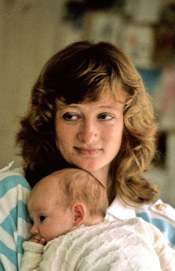 Martine Tanghe, veertig jaar nieuwsanker: van 'Rooie Martine' tot ...