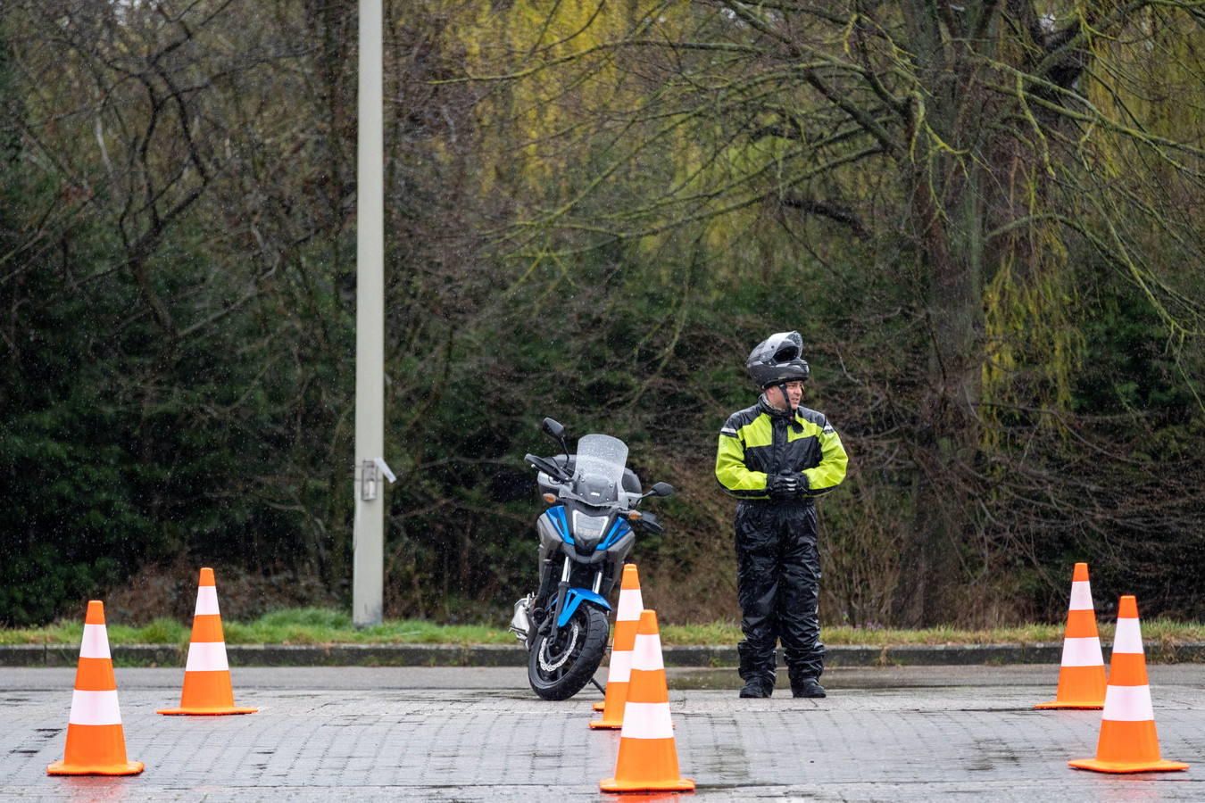 Motorrijder onder invloed wil ongeval regelen zonder politie, maar ...