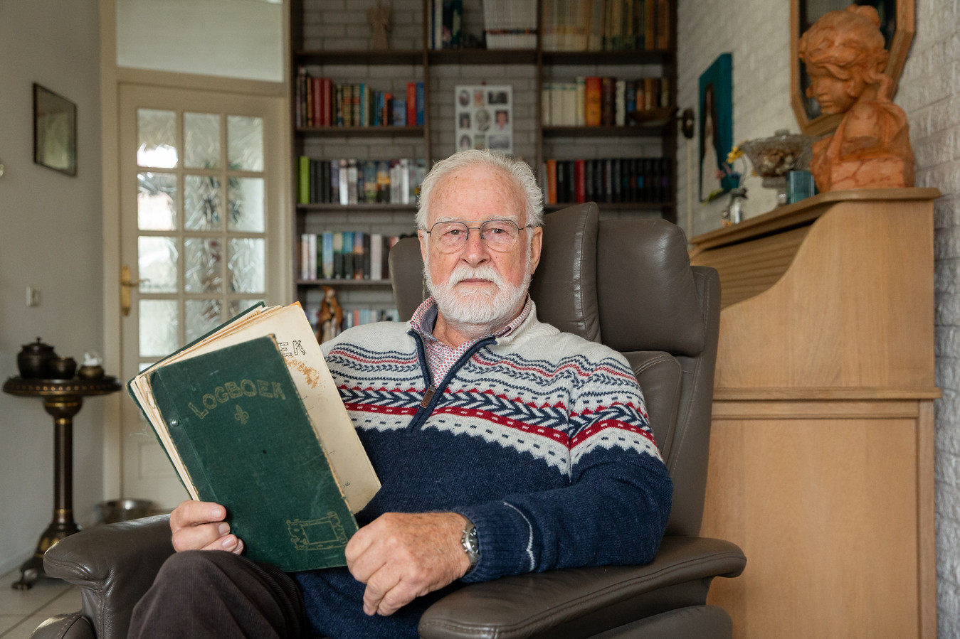 Deze 79-jarige man is op zoek naar logboeken waar hij als tiener nog in ...