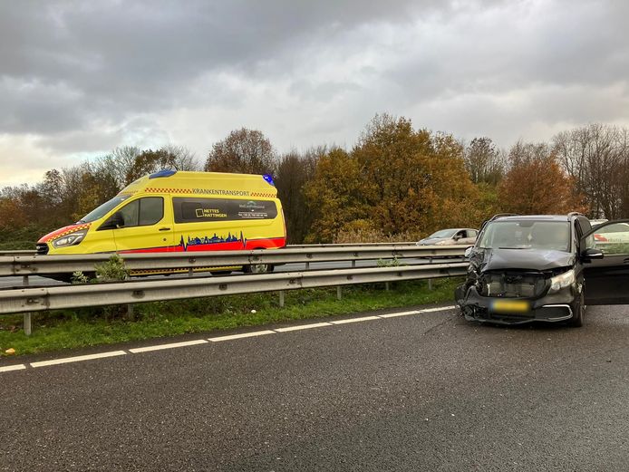 Flinke file op A59 door ongeluk bij Raamsdonk | Waalwijk | bd.nl