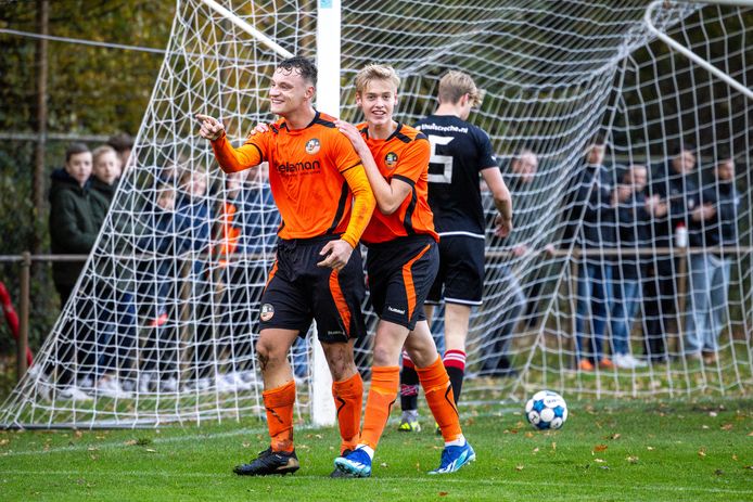 Nieuwleusen verdient periodetitel na bizarre ontknoping, FC Zutphen ...