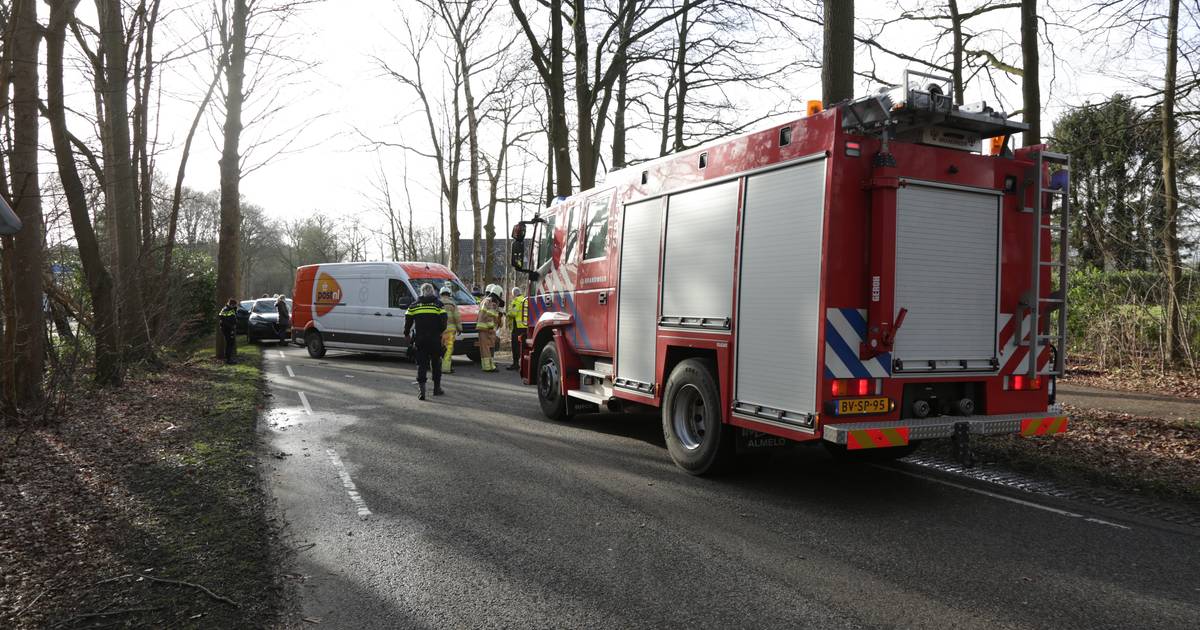 Slachtoffer ongeluk Heeten is inwoner (40): bestuurder PostNL-busje ...