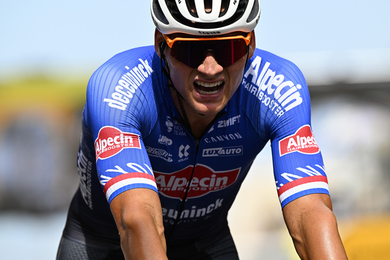 Mathieu van der Poel cijfert zich in de Tour de France weg voor ... Mathieu van der Poel cijfert zich in de Tour de France weg voor ...