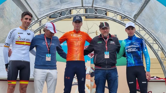 Remijn wint etappe in Italiaanse juniorenkoers | Sport in Zeeland | pzc.nl