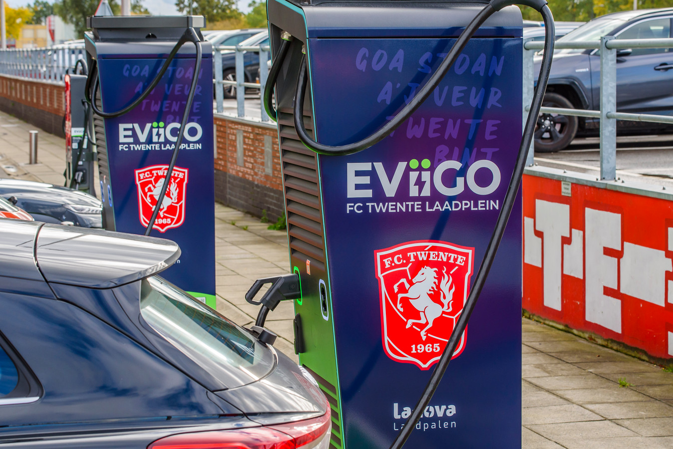Geen enkele Europese voetbalclub doet dit FC Twente na: ‘Ze keken me ...