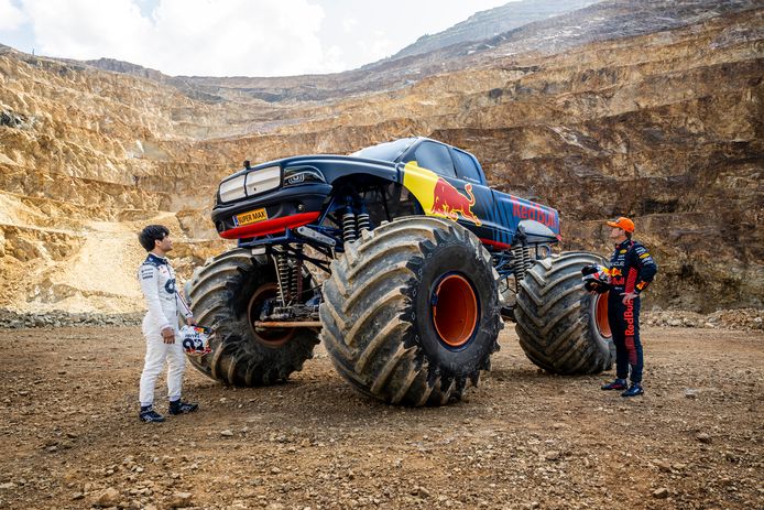 KIJK. ‘Supermax’ Verstappen en ‘Yukinator’ Tsunoda leven zich in ...