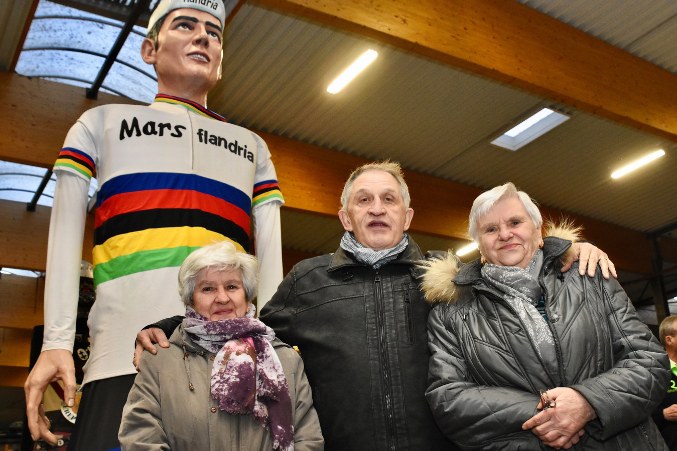 ‘Afgetrainde versie’ van reus ter ere van wielerlegende Jempi Monseré ...