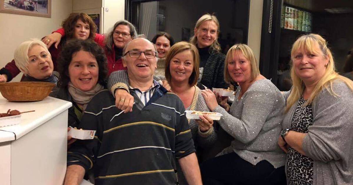 Massa klanten steekt laatste frietje bij Ad Patat | Ravels | hln.be