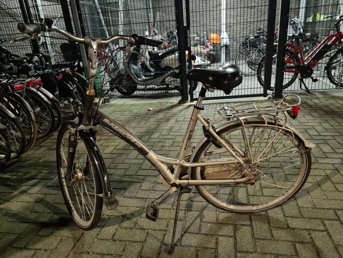 Zit uw gestolen fiets hiertussen? Politie pakt fanatieke fietsendief in ...