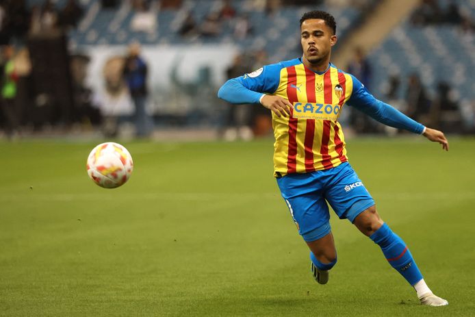 Justin Kluivert speelt ‘gewoon’ na beroving in Spanje: vriendin ...