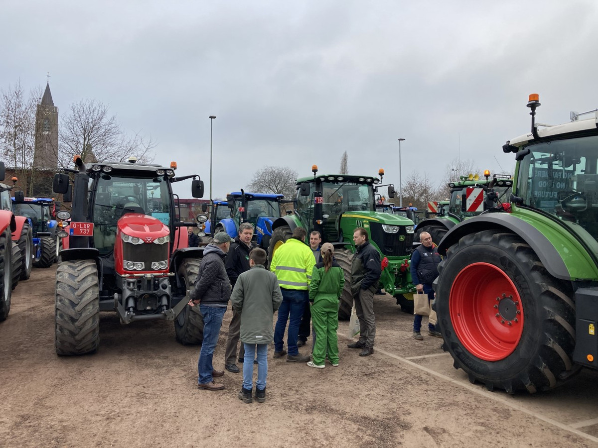 IN BEELD. Lokerse boeren vertrekken in colonne richting Brussel ...