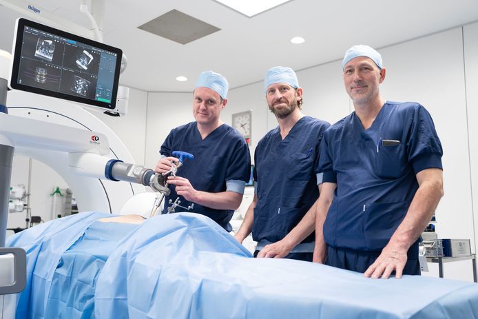 Nieuwe robotarm helpt neurochirurgen van AZ Klina exacter opereren ...