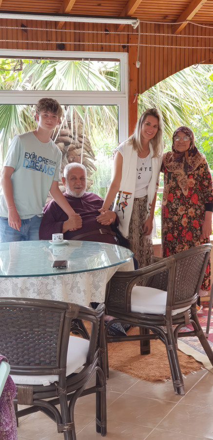 Angelique (48) wilde begrijpen waar ze vandaan kwam: ‘Mijn vader was ...