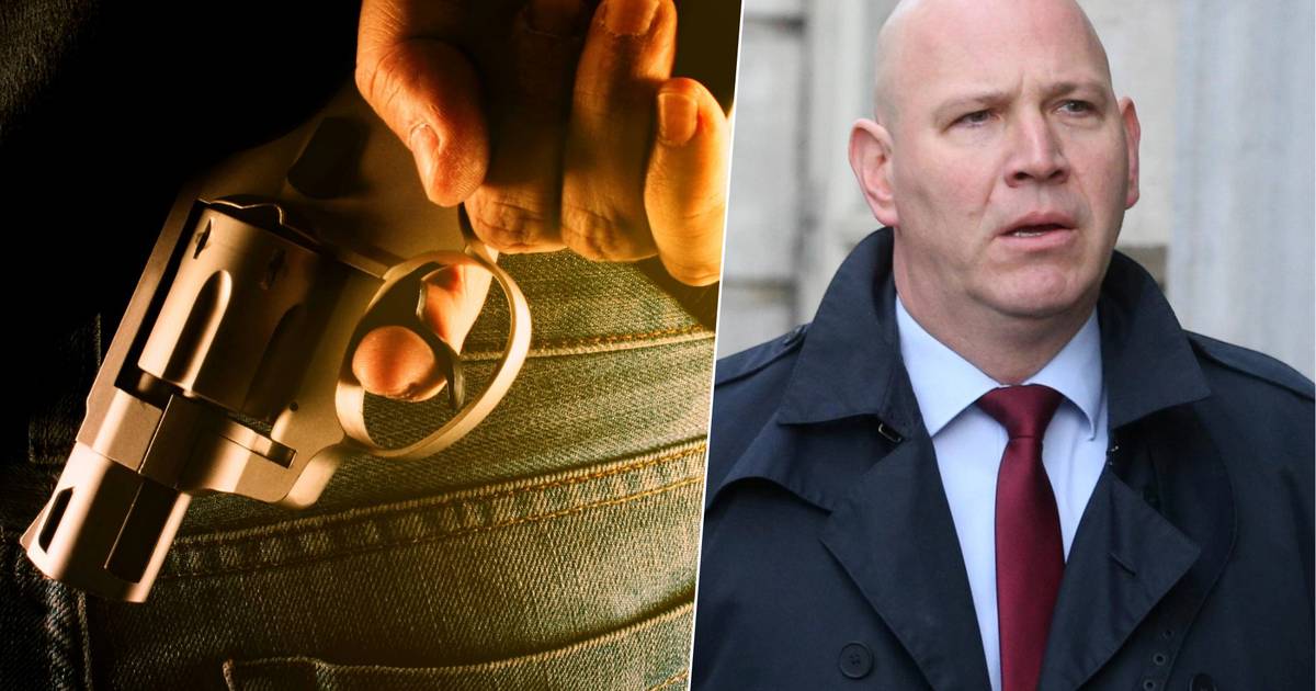 Man (59) krijgt het aan de stok met tegenligger en toont revolver, maar ...