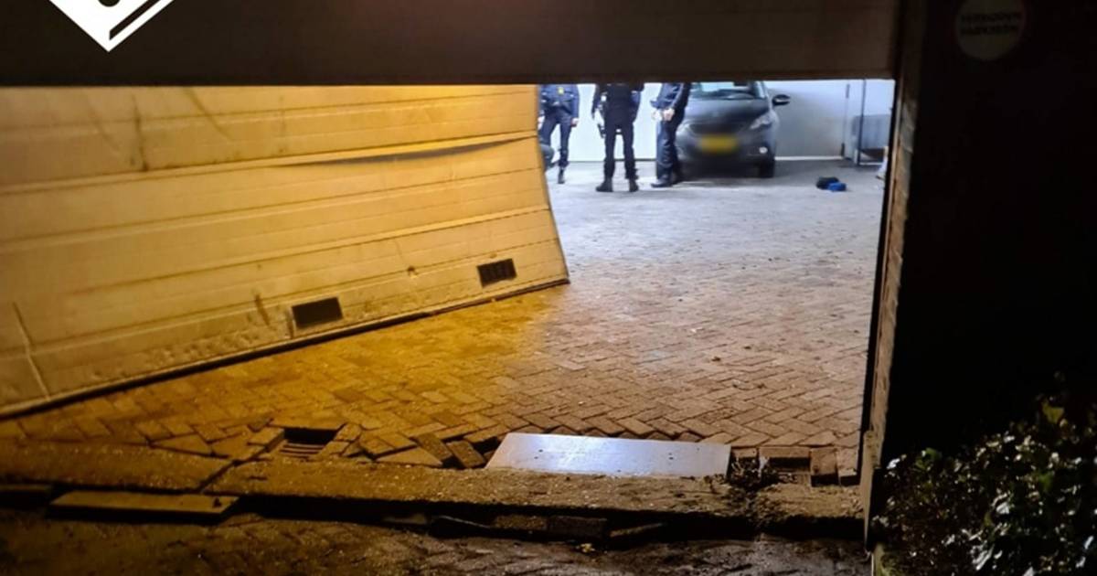 Stomdronken inbreker rijdt roldeur eruit en valt in slaap achter het ...