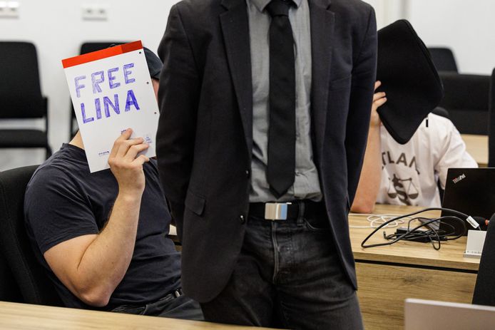 Lina (28), “de gevaarlijkste links-extremist van Duitsland”, moet ruim ...