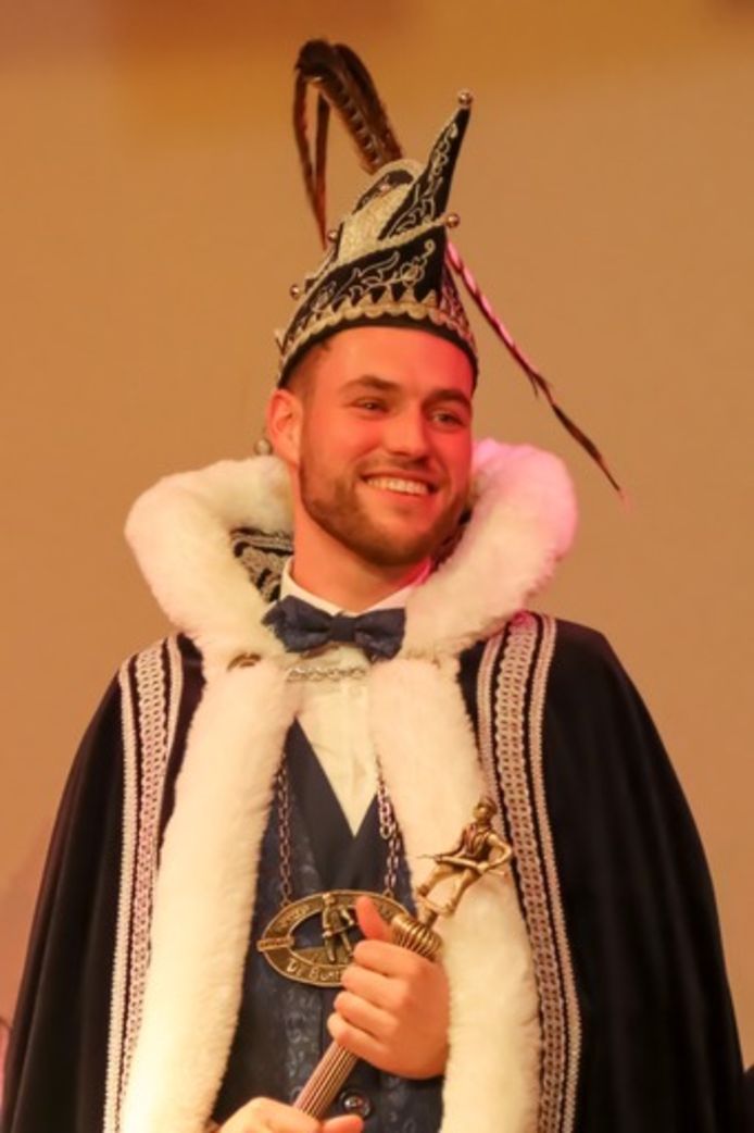 Prins Rick d’n Urste voert het carnaval in Netersel aan | Bladel | ed.nl