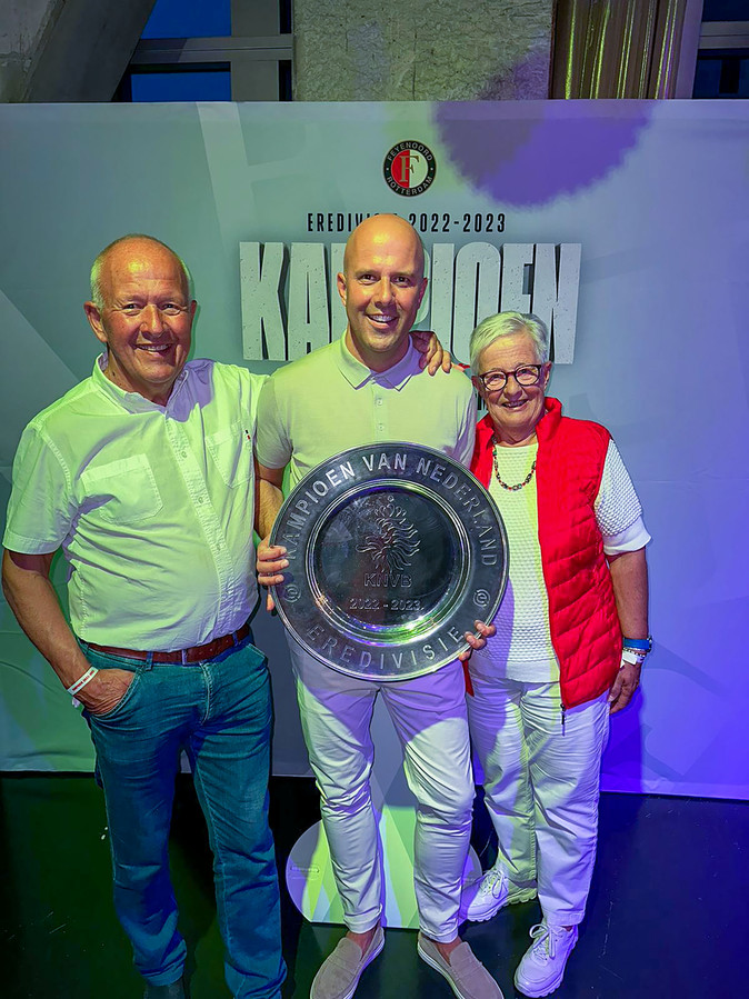 De trotse ouders van Feyenoord-trainer Arne Slot: ‘Soms moet ik mezelf ...