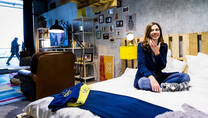 Zoete inval bij Julia (19) op Utrecht CS: 'Ik ben doodmoe' | Utrecht ...