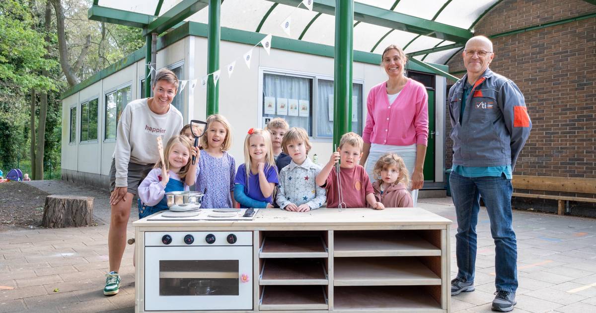 Kleuterschool ‘t Kriekje krijgt nieuwe buitenkeuken van VTI Lier | Lier | hln.be
