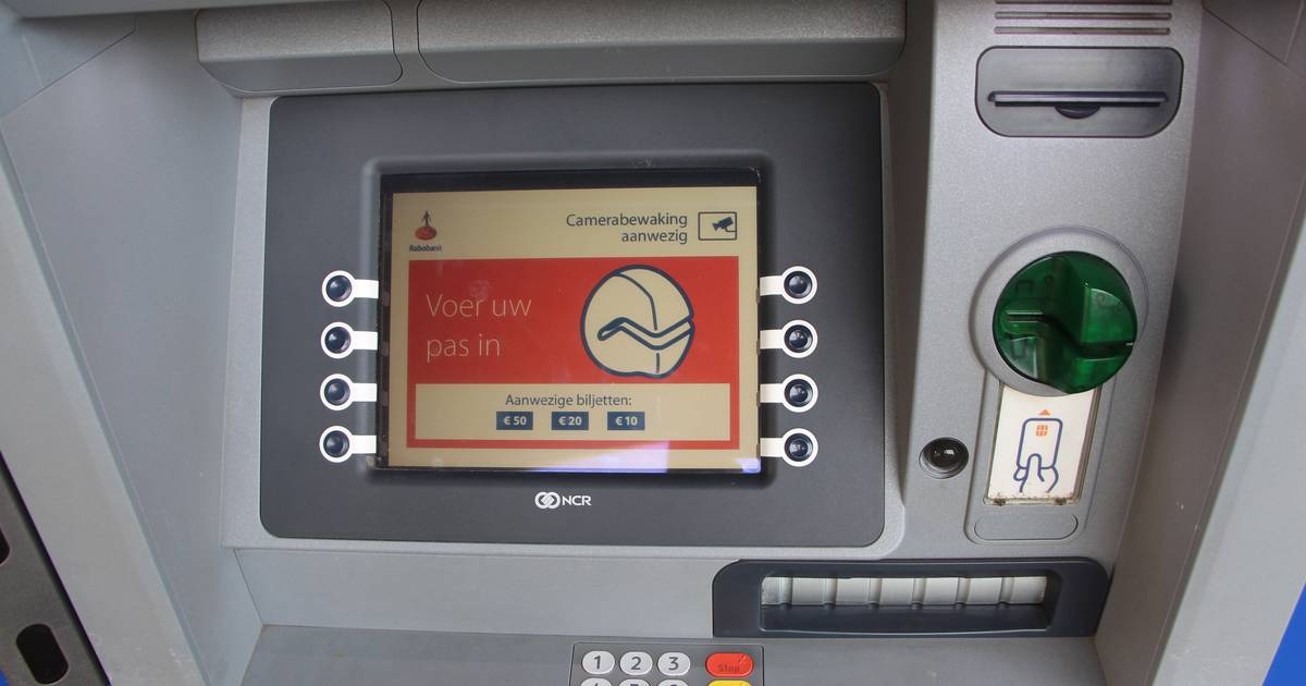 Rabobank haalt geldautomaat weg bij weekmarkt Spijkenisse | Voorne ...