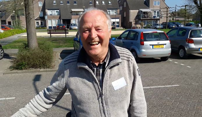 Marinus doet 't nog een keer voor op reünie van de Joannesschool ...