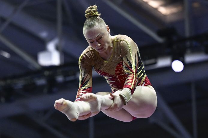Topgymnaste Lisa Vaelen moet passen voor World Cups en ziet olympische ...