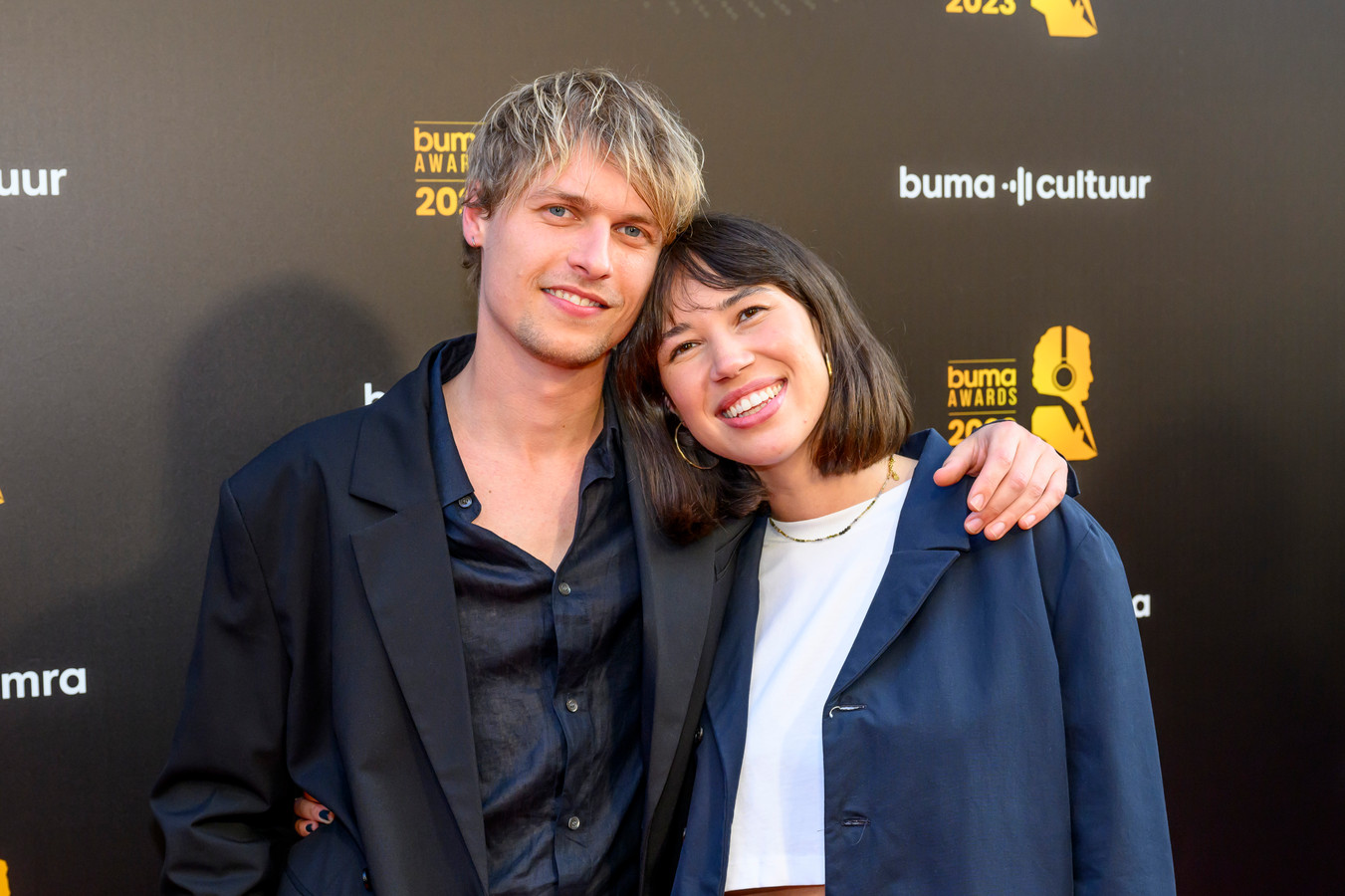 MEAU vindt de liefde bij haar gitarist: “Het voelt zo fijn” | Foto | hln.be