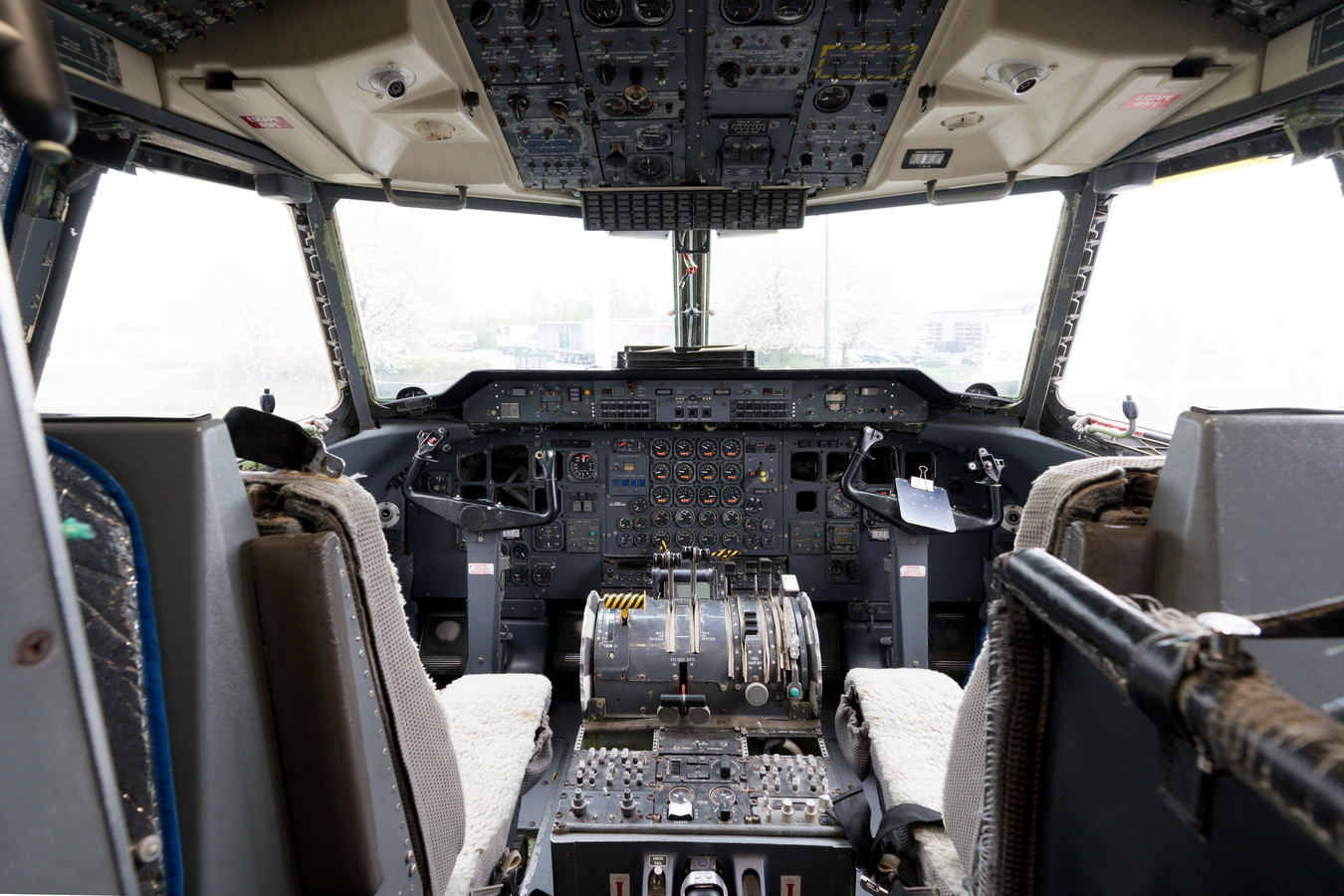 Tonnie maakt vergaderruimte van zijn vliegtuig: ‘Veiligste van ...