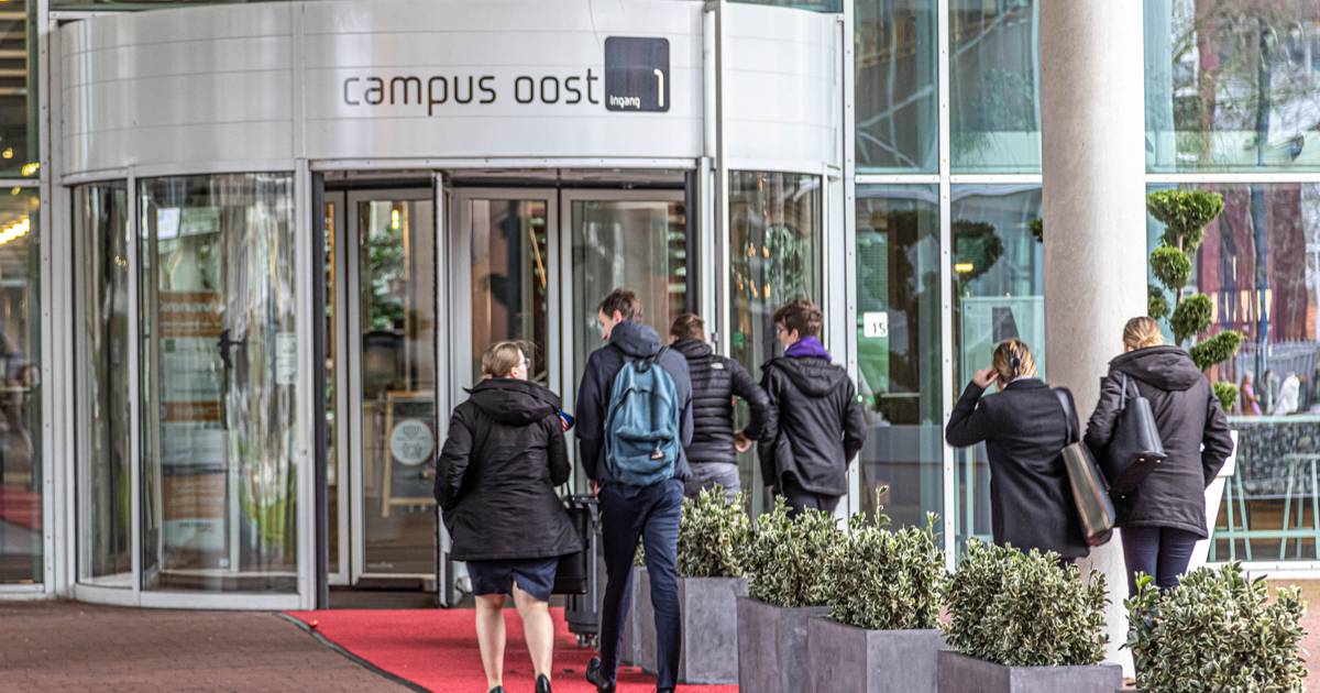 Studenten op het Deltion College in Zwolle zijn blij dat ze weer naar school mogen: ‘Online les ...