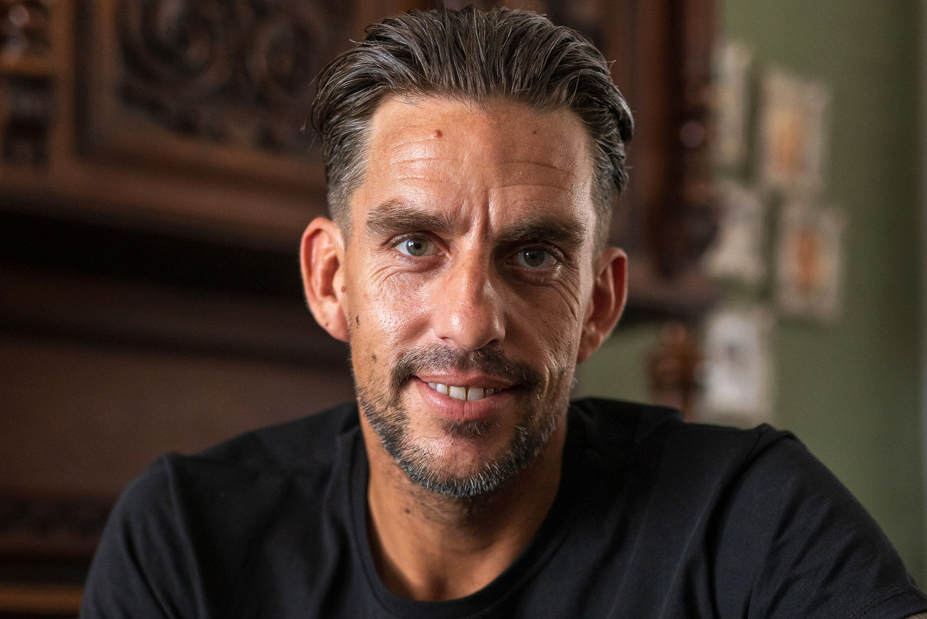 Zingende pakketbezorger William is klaar voor stoepfeestjes: ‘Dat ene ...