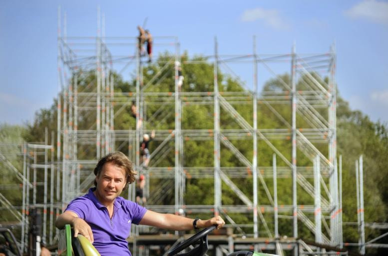 Villa Lux: Mister Matrixx David Brons aan tafel | Foto | AD.nl