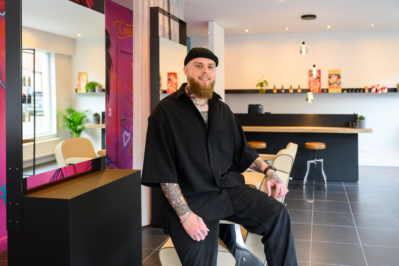 NET OPEN. Ron (28) start eigen kapperszaak Hairspace: “Ik heb lang ...