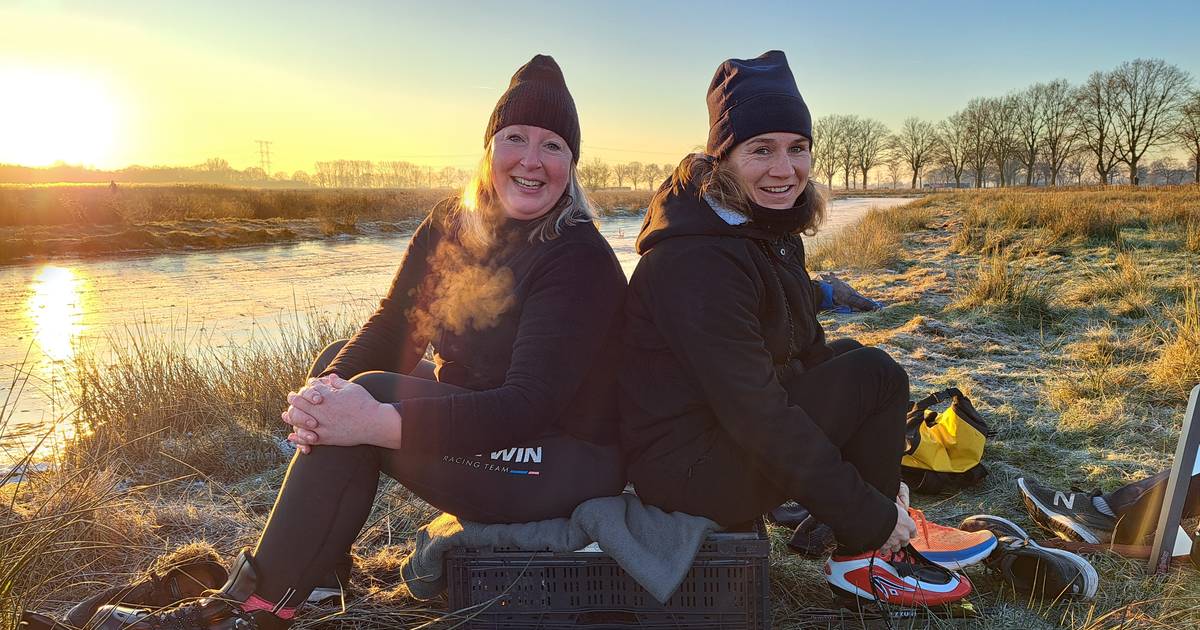 Schaatsers genieten op de natuurijsbaan in Moergestel, voordat de dooi ...